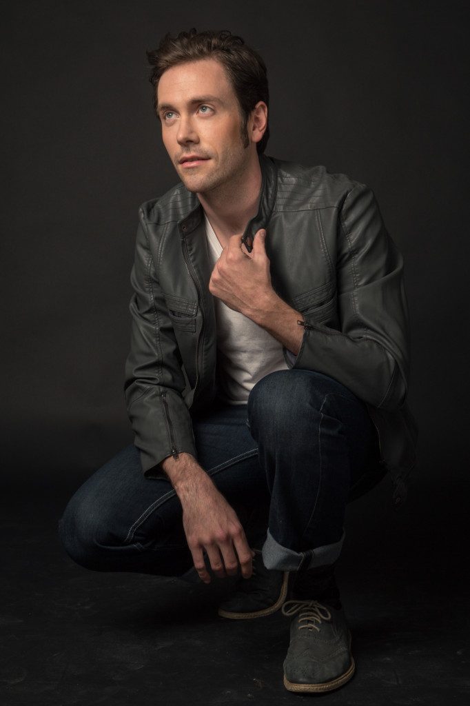 “Ab Fab” Stars Spill Tea | Kit Williamson Talks Life – Gloss Magazine